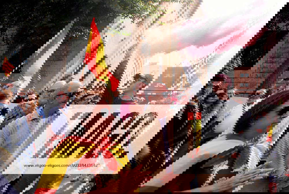 Paul Daniel Axinte Regidor of Vox in the Salou town hall with a smoke ...