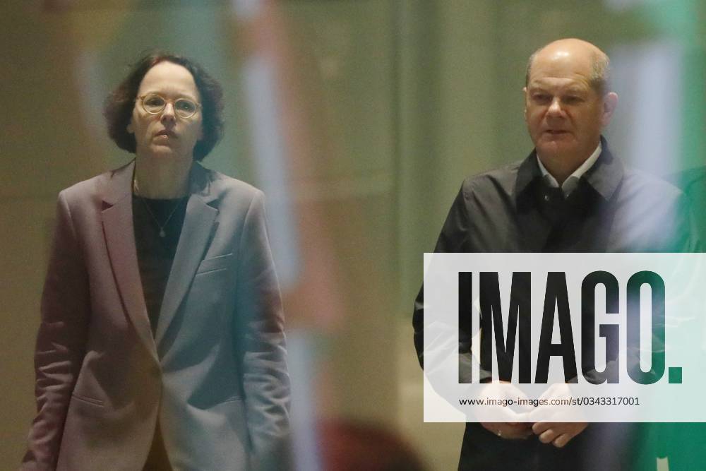 Berlin, Germany, 13 11 2023 Undine Ruge, left, advisor to the ...