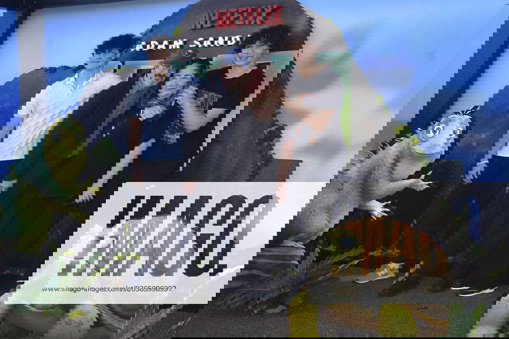 Robert Smigel with wife Michelle Saks Smigel and family at the premiere ...