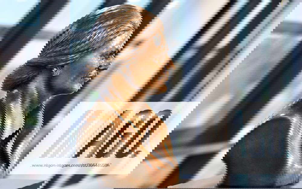 PM Borne Inaugurated The Simone Veil Building - Strasbourg Statue of ...