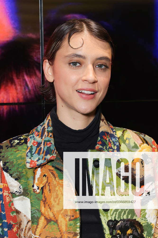 La Venus d Argent Premiere - Paris Singer and actress Claire Pommet aka Pomme attending the