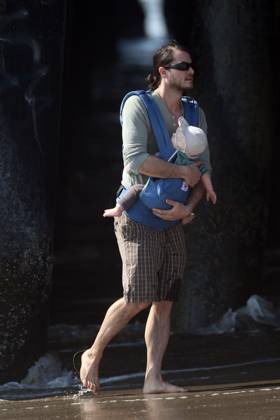 Keri Russell spends time with husband Shane Deary and son River Russell ...