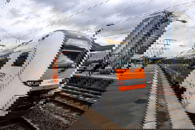 Rail traffic in Essen main station RRX, Rhein Ruhr Express, Rhein ...