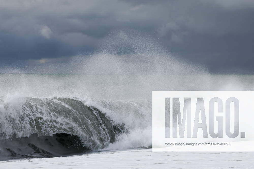 RUSSIA, SIRIUS FEDERAL TERRITORY - : A view of high waves as seen from ...