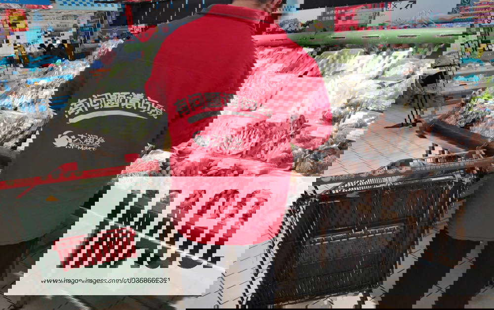 Rt-mart Close in Yichang Customers are shopping for discounted products ...