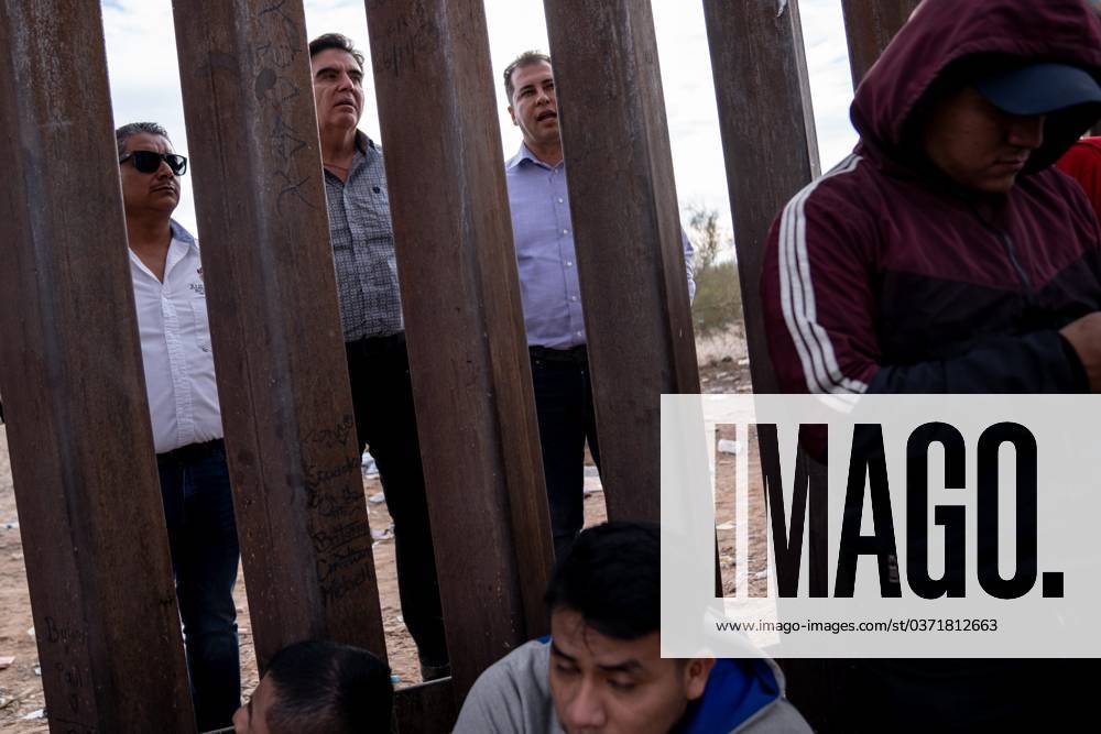 Syndication: Arizona Republic Mexican mayors Luis Enrique Valdez Reyes ...