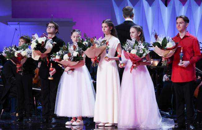 RUSSIA, MOSCOW - : Winners in the string category, violinist Alexander ...