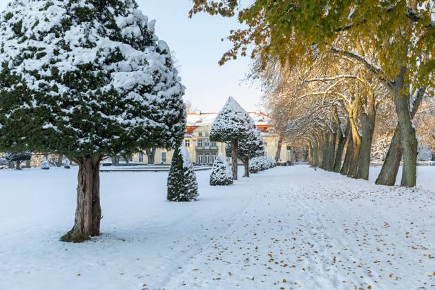 Hasenwinkel Castle in the snow, Bibow, Neukloster Warin, Mecklenburg ...