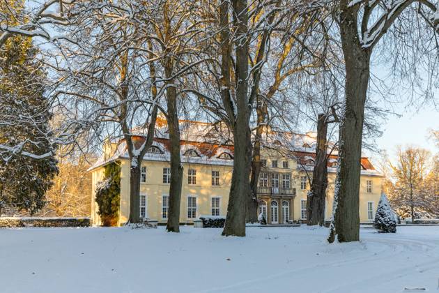 Hasenwinkel Castle in the snow, Bibow, Neukloster Warin, Mecklenburg ...