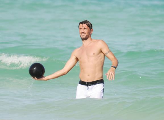 Paolo Maldini and his family splash around in the waters of Miami Beach ...
