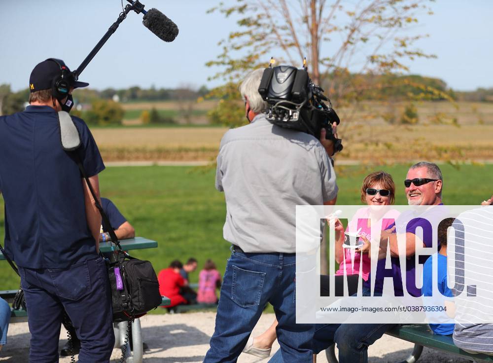 Syndication: The Reporter, Beth and Paul Helm of Brownsville smile for ...