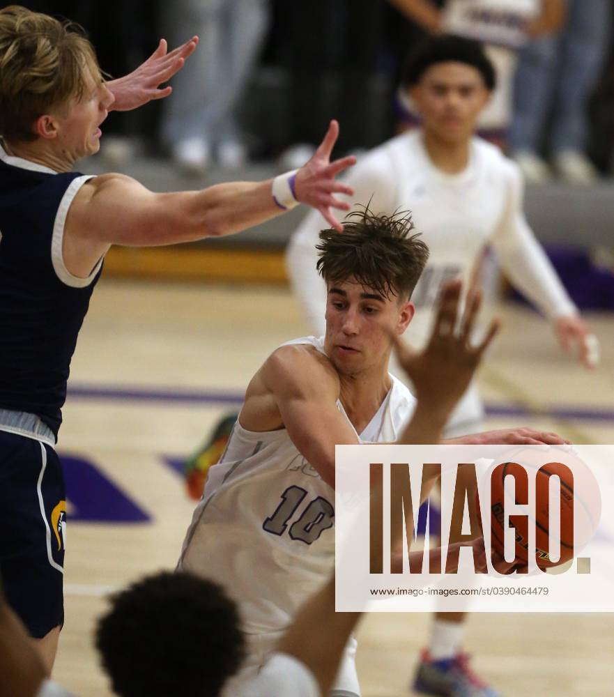 Syndication: Kitsap Sun North Kitsaps Cade Orness (10) looks to pass ...