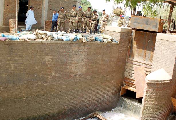 Corps Commander, Lieutenant General Ahsan Azher Hayat along with ...