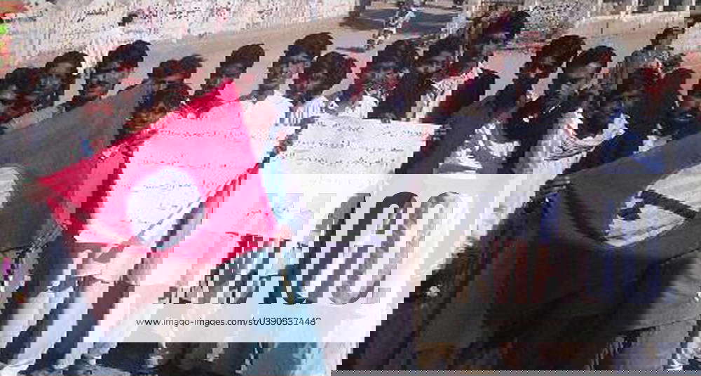 Members of Jeay Sindh Qaumi Mahaz protest against detention of their ...