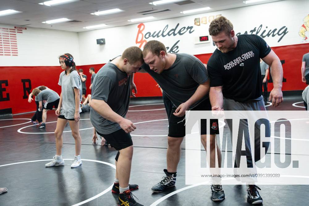 Syndication: Arizona Republic Jacob Moore coaches Logan Blaine and Dax ...