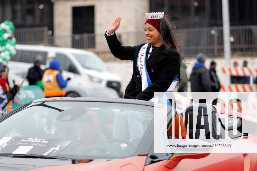 Syndication: The Oklahoman Ms. Black Oklahoma USA, Laura Johnson waves ...
