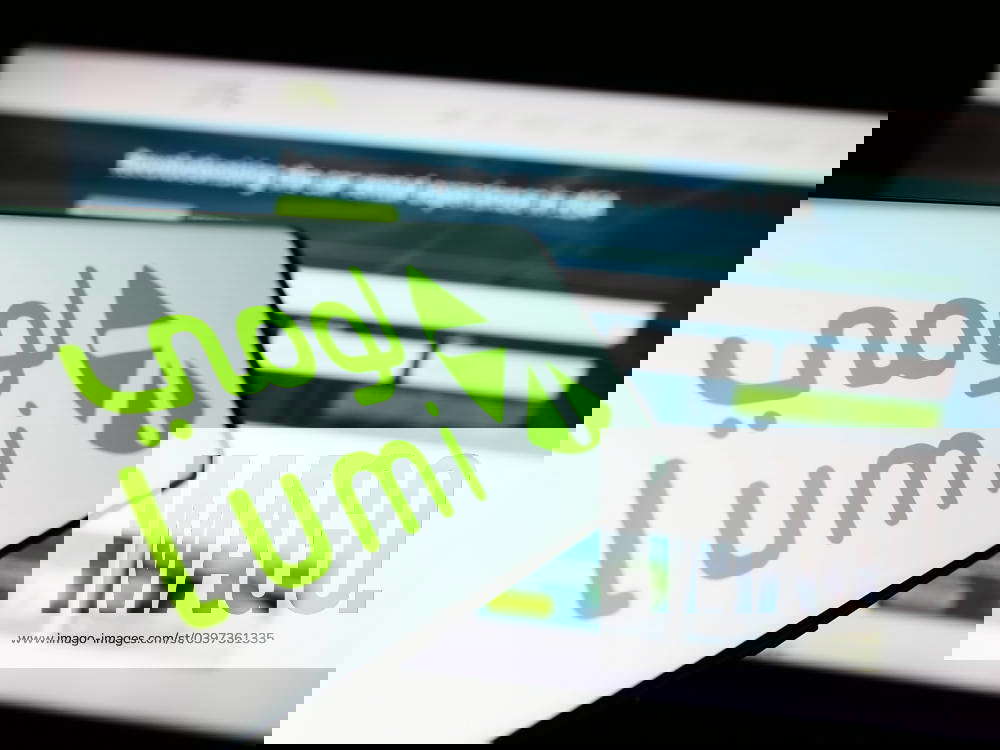 Smartphone with logo of Saudi Arabian car rental company Lumi on screen ...