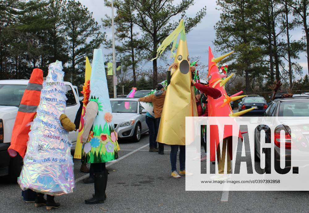 Syndication: The Progress-Index People don costumes for 16th Annual ...