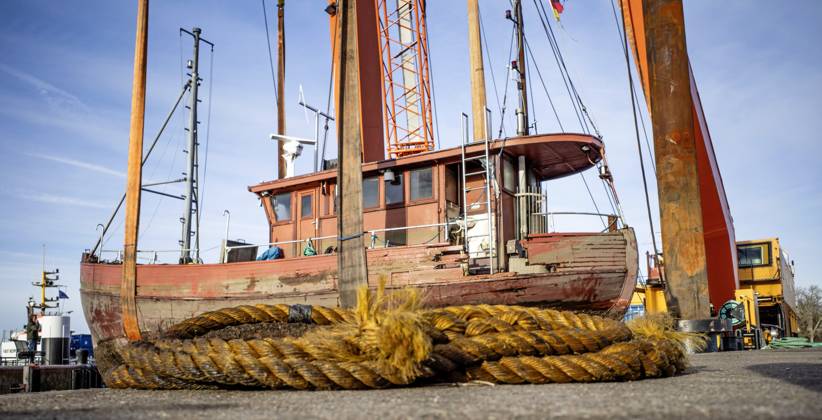 The salvage of a 60-ton fishing cutter that sank in November has begun ...