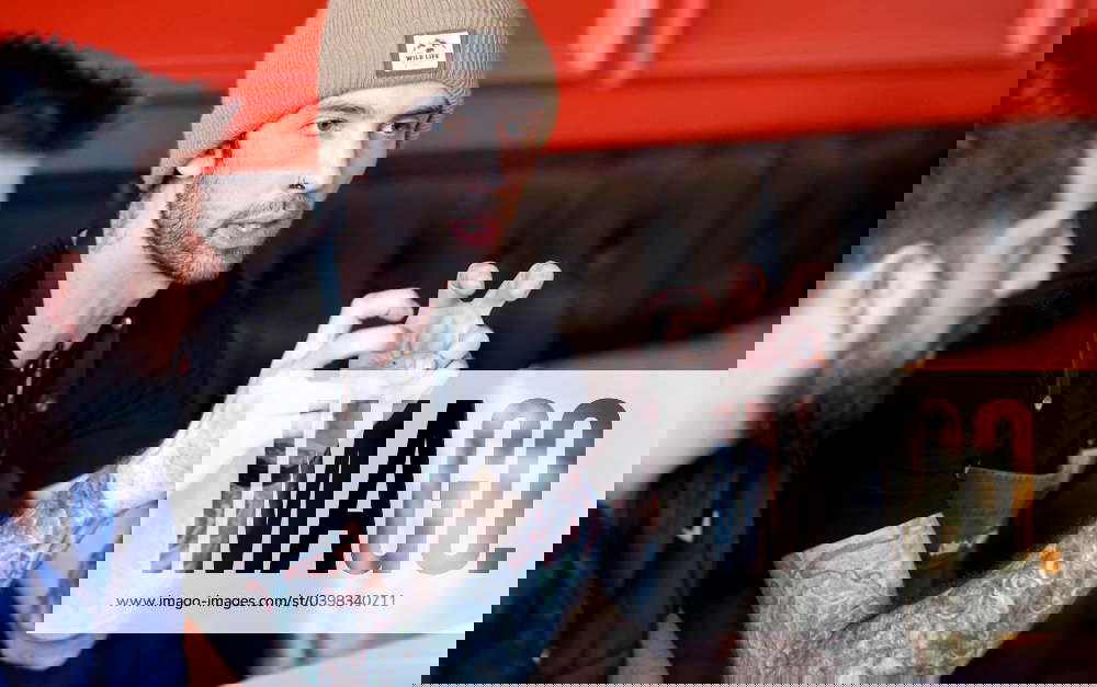 Syndication: The Oklahoman Chef Caleb Stangroom talks to guests during ...