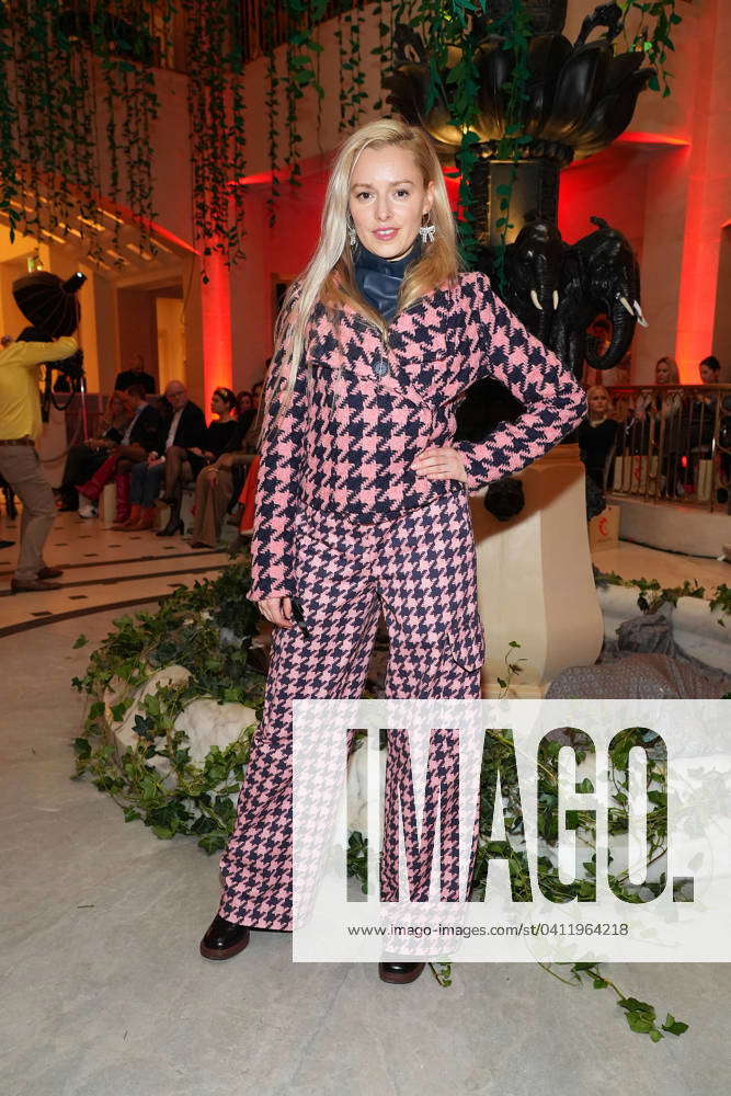 Anne Marie Waldeck at the Anja Gockel Pulse of Gaia Show on 6 02 2024 ...