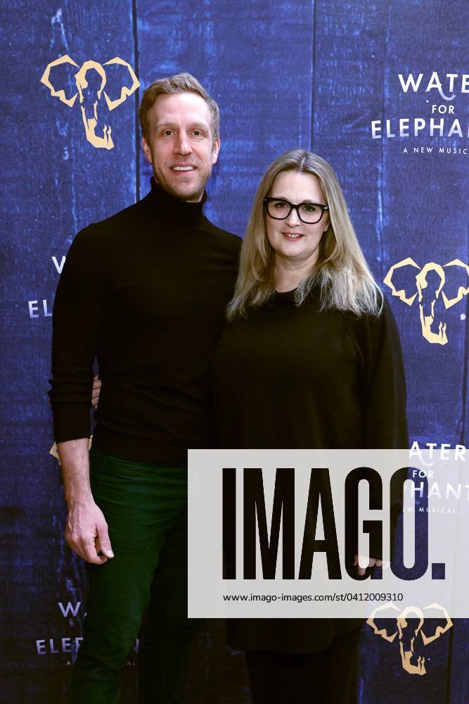 Jesse Robb, Shana Carroll Photo Call for WATER FOR ELEPHANTS Cast ...