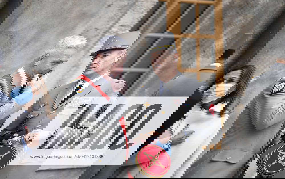 Station Debout Initiative - Paris Thierry Burkhard and Francois ...