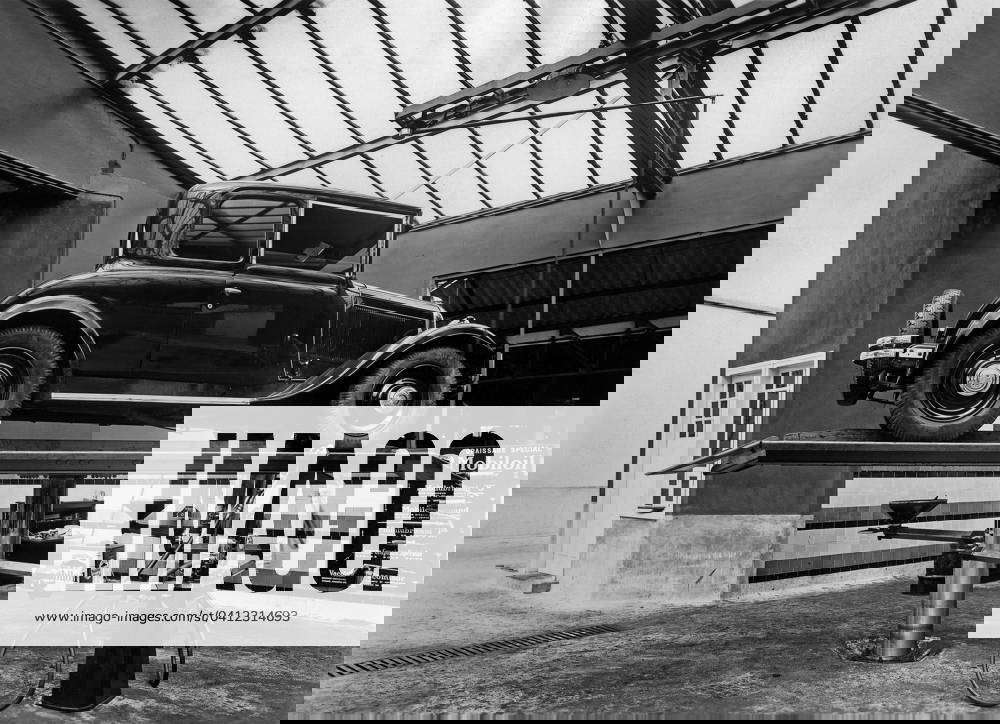 Hydraulic Ramp, Service station, Paris, c.1930 (b w photo) 1730827 ...