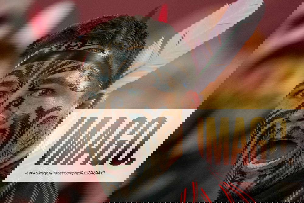 Performers from Tumanako Maori Cultural Group of Australia and New ...