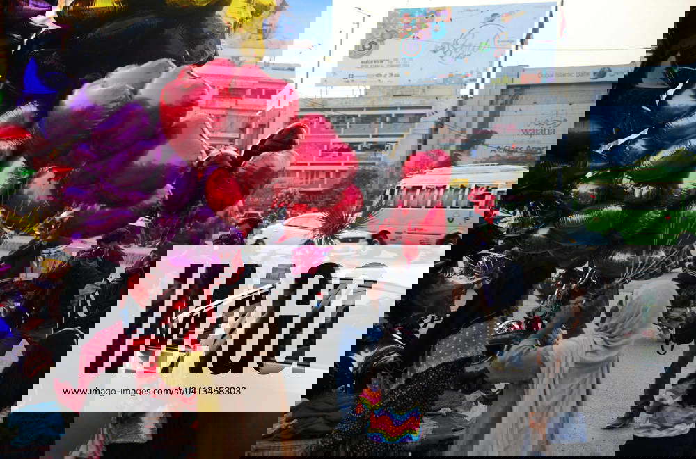 KARACHI, PAKISTAN, FEB 14: Heart shaped balloons are being selling on ...