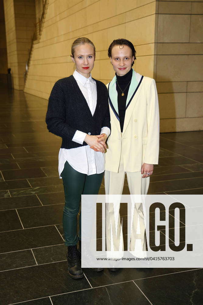 Alina Levshin and Luna Jordan, the two actresses at the photo call for ...