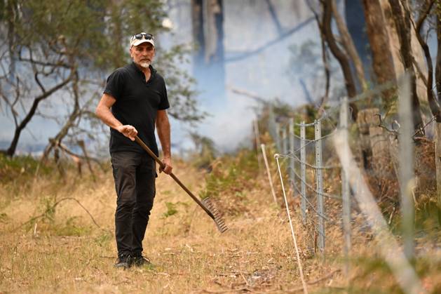 BUSHFIRES VICTORIA, Local resisdent Attila Hegedus is seen at work ...