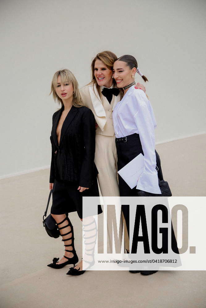 PFW - Christian Dior Street Style Street style, Izzi Poopi, Anna Dello ...