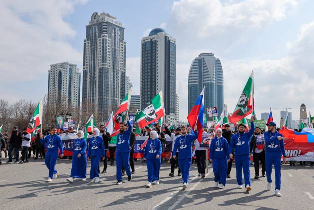 RUSSIA, GROZNY - MARCH 10, 2024: People take part in a procession in ...