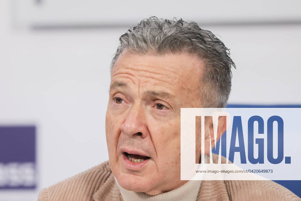 RUSSIA, MOSCOW - : Italian singer Enzo Ghinazzi known as Pupo gives a ...