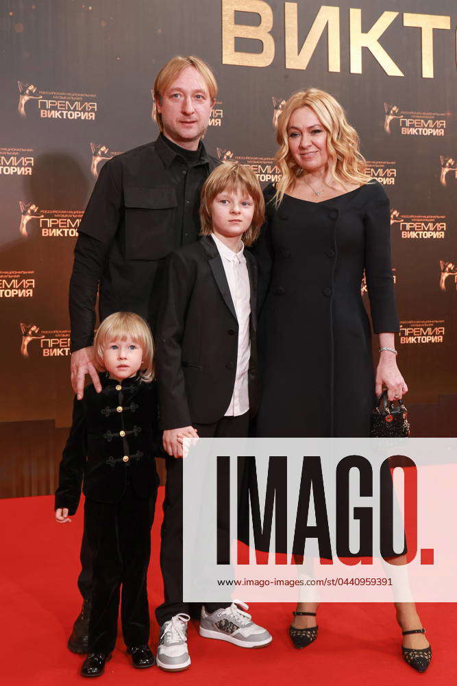 RUSSIA, MOSCOW REGION - : Figure skater Evgeni Plushenko, his wife ...