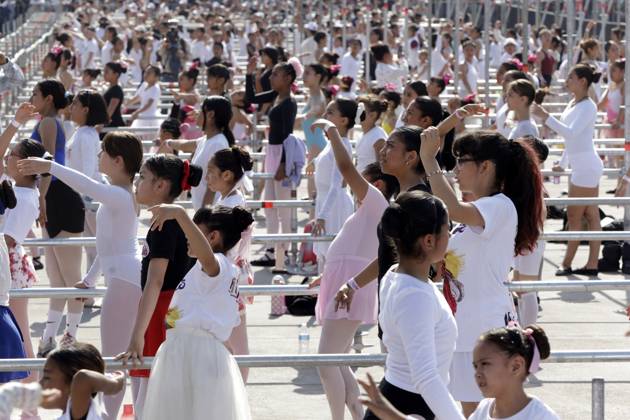 Massive Ballet Class - Mexico City Girls students from various dance ...