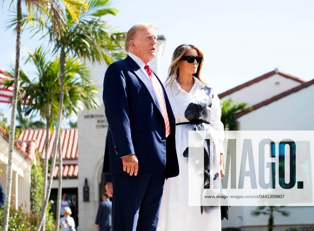 Syndication: Palm Beach Daily News Donald and Melania Trump stand in ...