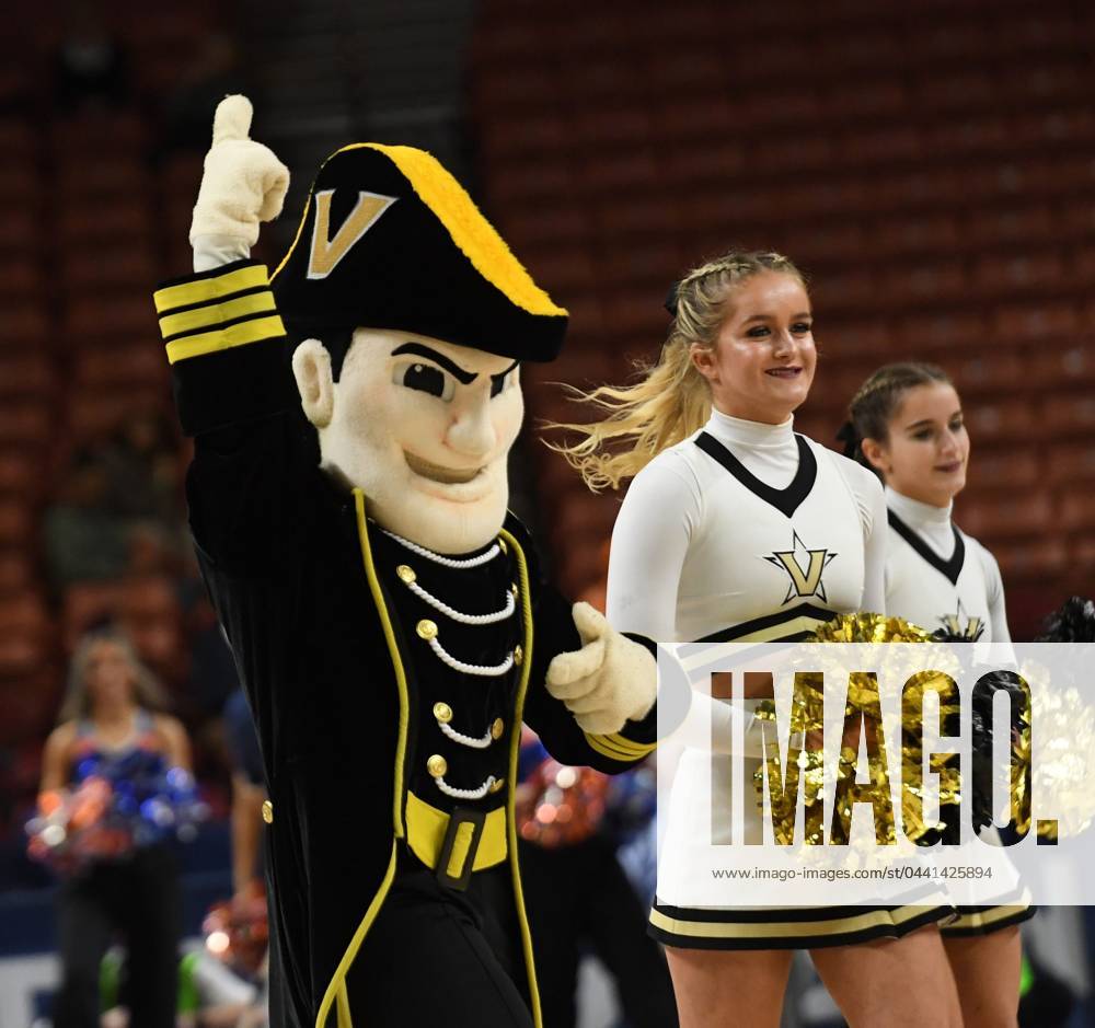 Syndication: USA TODAY Vanderbilt Commodores mascot gets the crowd ...