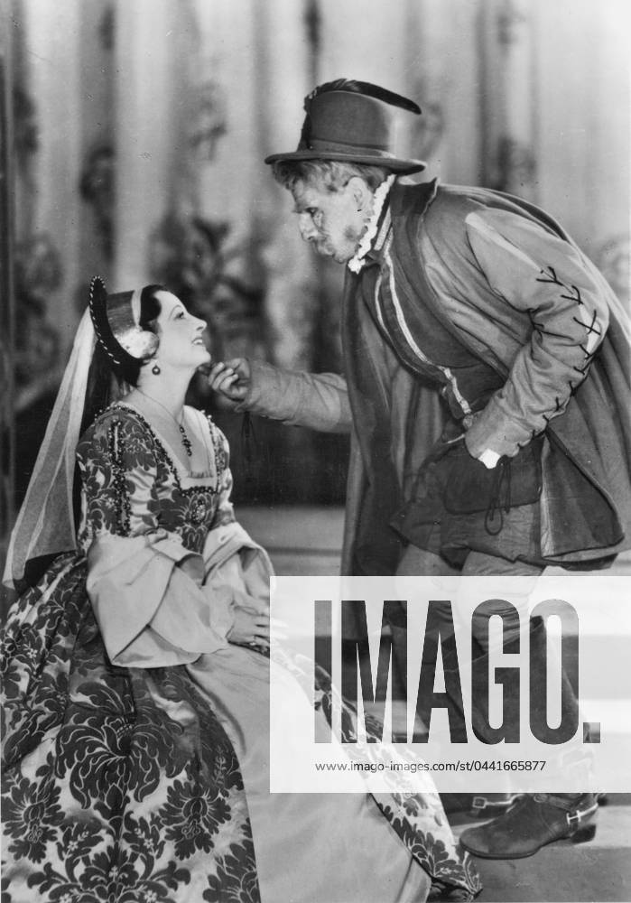 TWELFTH NIGHT. Jill Esmond as Olivia and Laurence Olivier as Sir Toby ...