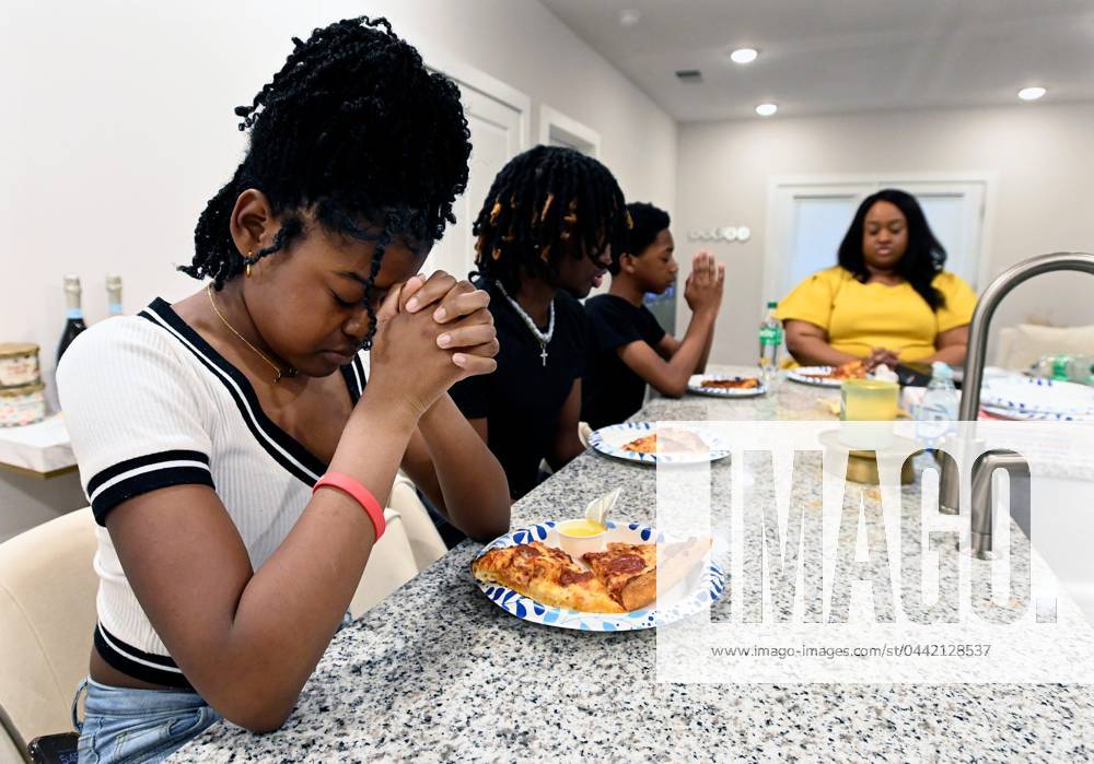 Syndication: The Tennessean Jada Fitih, left, Eric Fitch, and Ethan ...