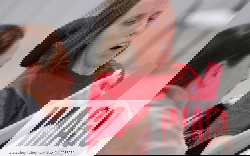 Syndication: The Oklahoman April Reeves, left, assists Sherry W. in ...