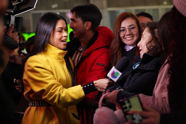 Shakira Performed at TSX STAGE in Time Square Shakira performed at TSX ...