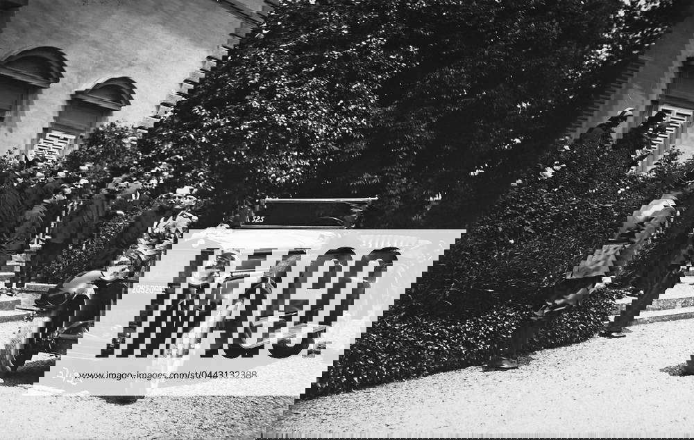 Album showing the visit made by S.E. Benito Mussolini to the Padule ...