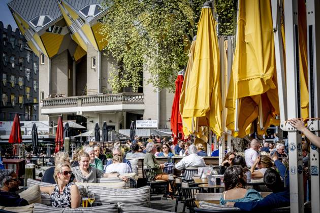 ROTTERDAM - People sit on the terrace in the old harbor during the nice ...