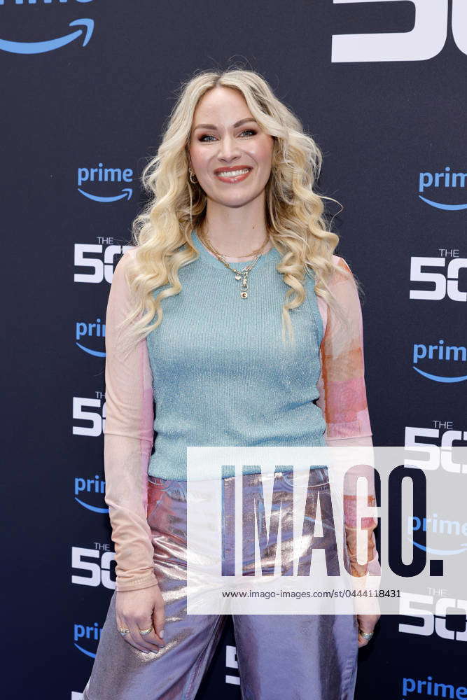 Moderatorin Evelyn Weigert kommt zum Social Event der Amazon Show The ...