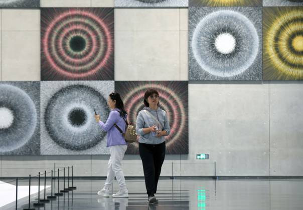 CHENGDU, CHINA - APRIL 09: People visit Meng Luding: The Ultimate In ...