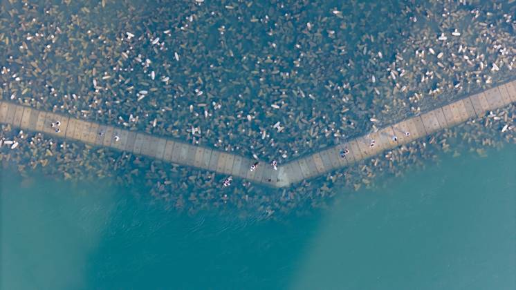 Yangtze River Water Level Fall in Chongqing CHONGQING, CHINA - APRIL 13 ...