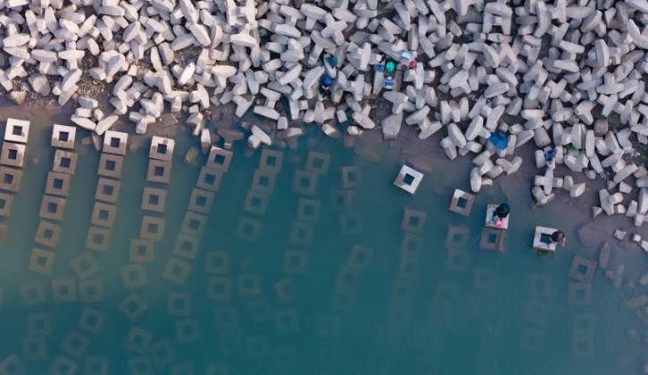 Yangtze River Water Level Fall in Chongqing CHONGQING, CHINA - APRIL 13 ...