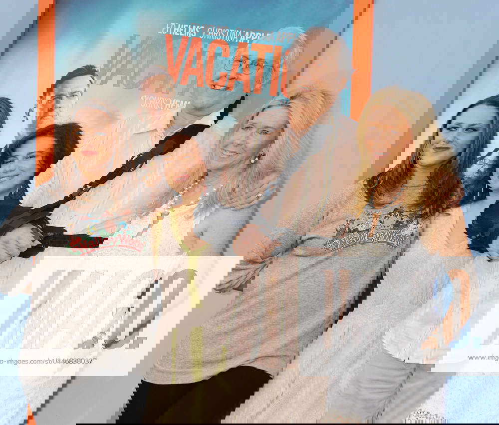 Emily Evelyn Chase, Caley Leigh Chase, Chevy Chase and Jayni Chase at the premiere of Vacation at